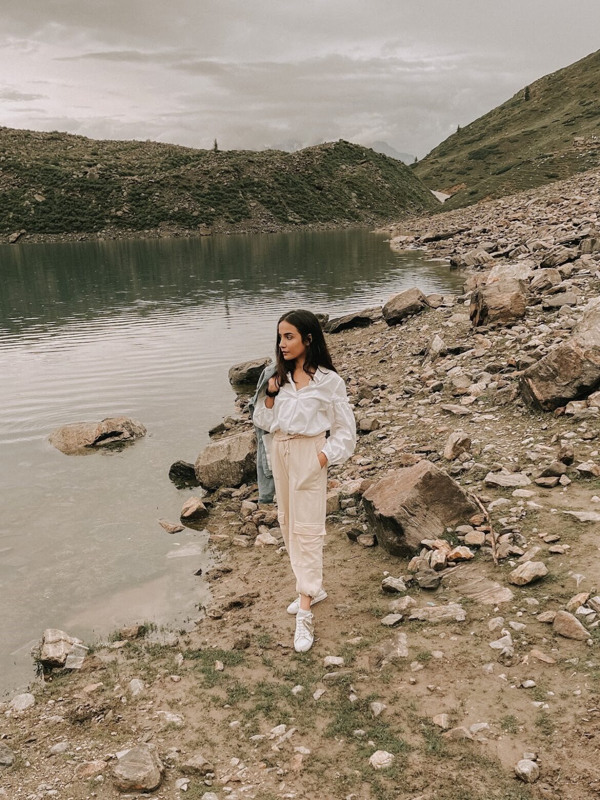 Rama Lake – Paperazzi