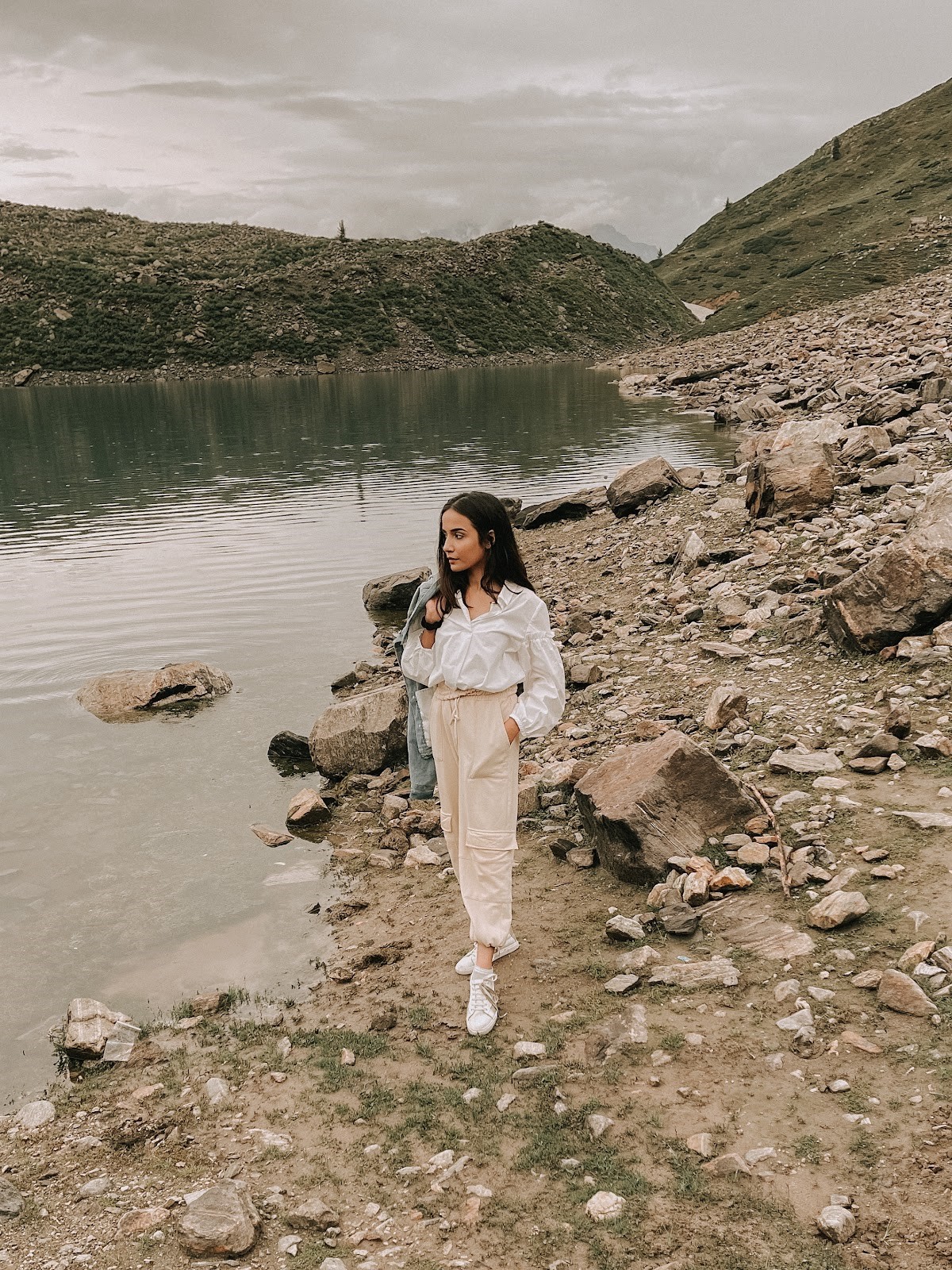 Rama Lake – Paperazzi